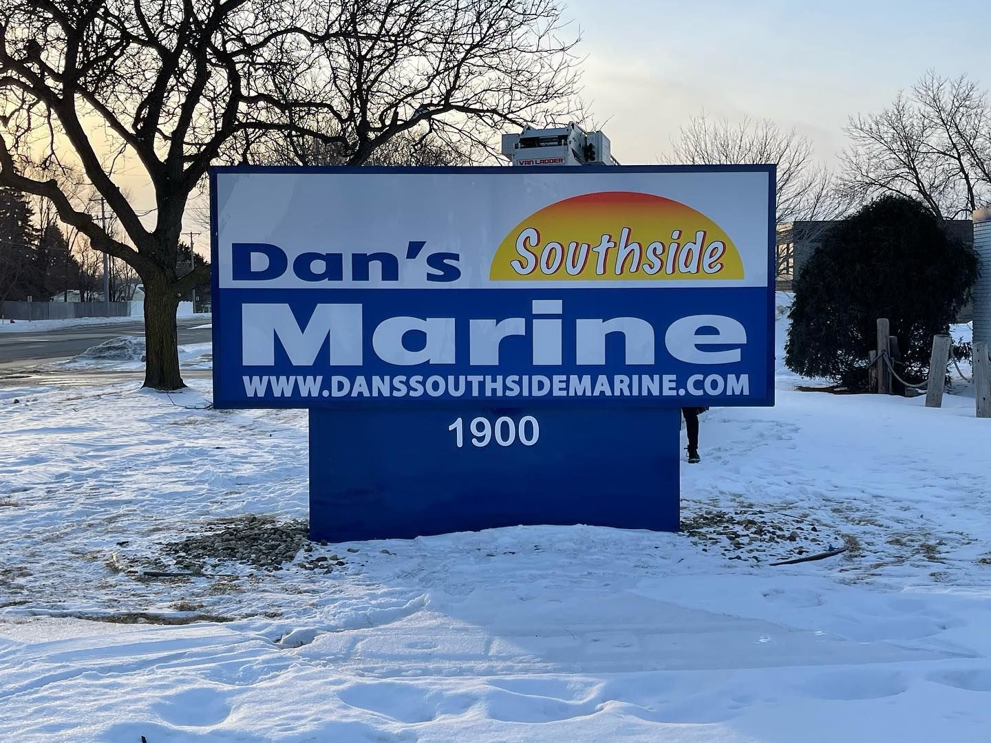 Custom signs, graphics and displays for your business | Image360